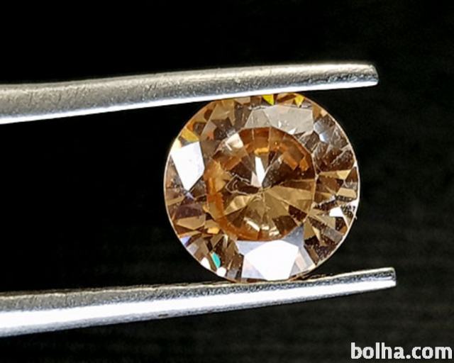 naravni cirkon 7,93 ct