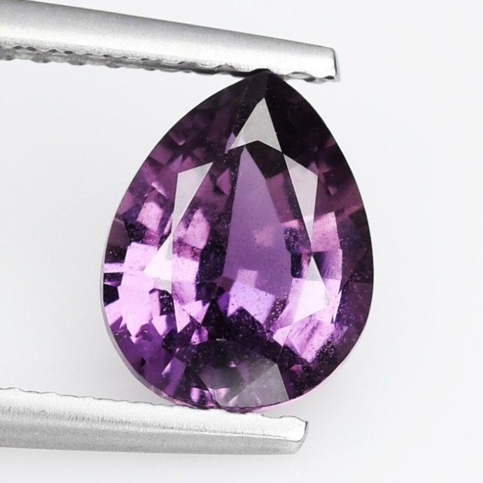 Vijola Safir 1.61ct - Certifikat