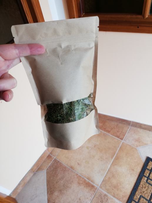 sladki pelin za čaj