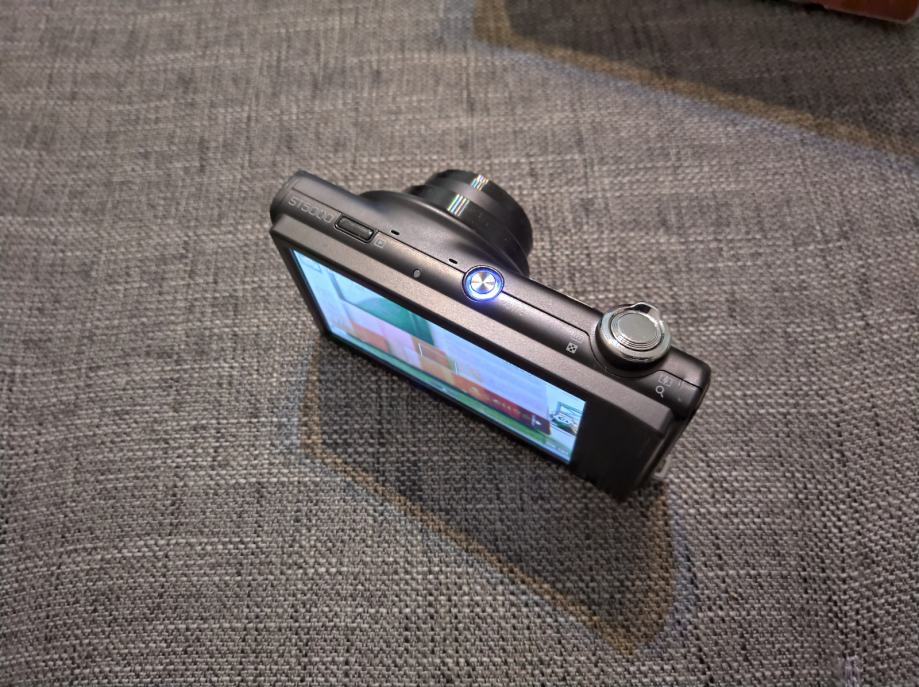 Prodam odlično ohranjen Samsung ST5000 digitalni fotoaparat + 16GB SD