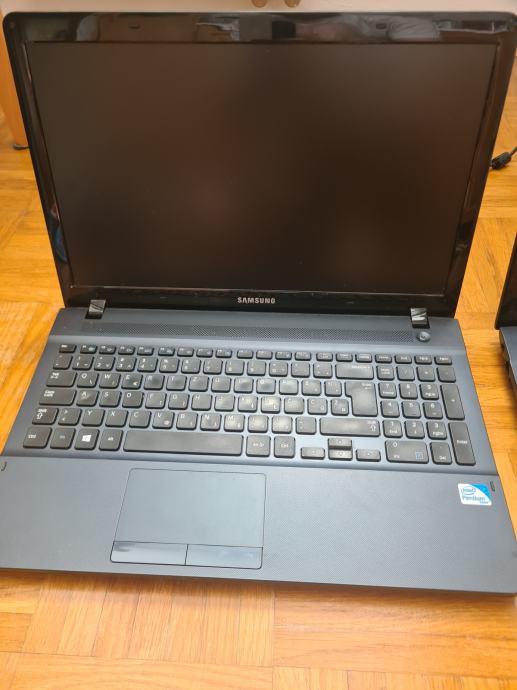 3x Samsung NP270E5E 15.6 Intel Pentium 2117U 1.8GHz