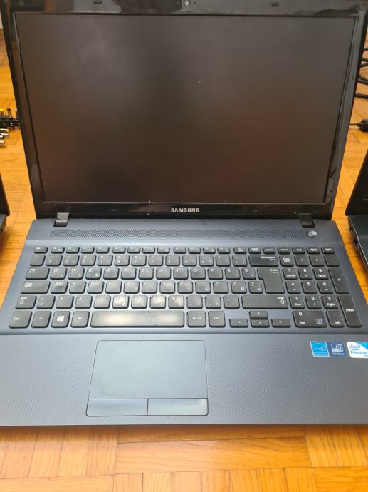 3x Samsung NP270E5E 15.6 Intel Pentium 2117U 1.8GHz