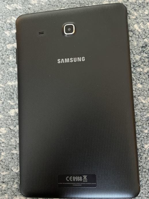 Samsung Galaxy Tab E z ovitkom