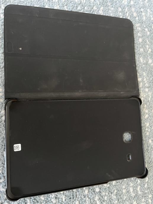 Samsung Galaxy Tab E z ovitkom