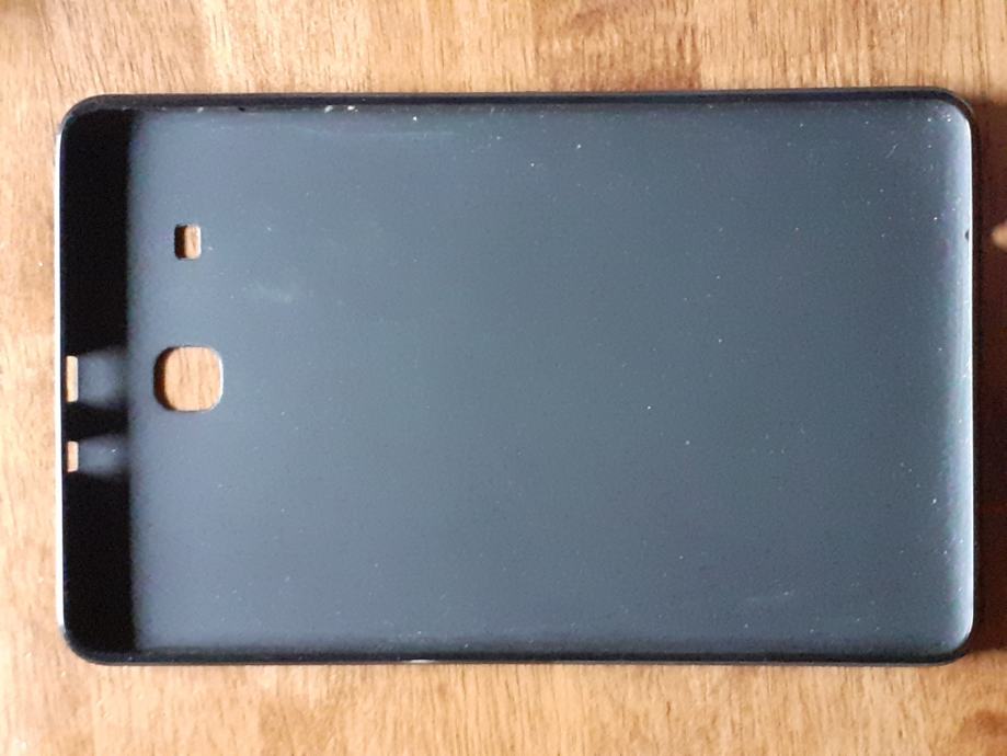 Samsung Tab E z zaščitnim ovitkom