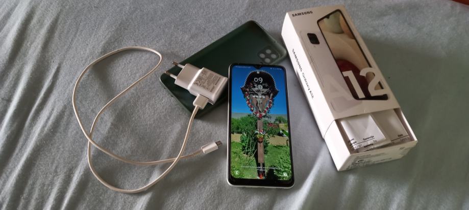 Samsung galaxy A 12 64gb /4Gb rama ima garancijo 1 leto