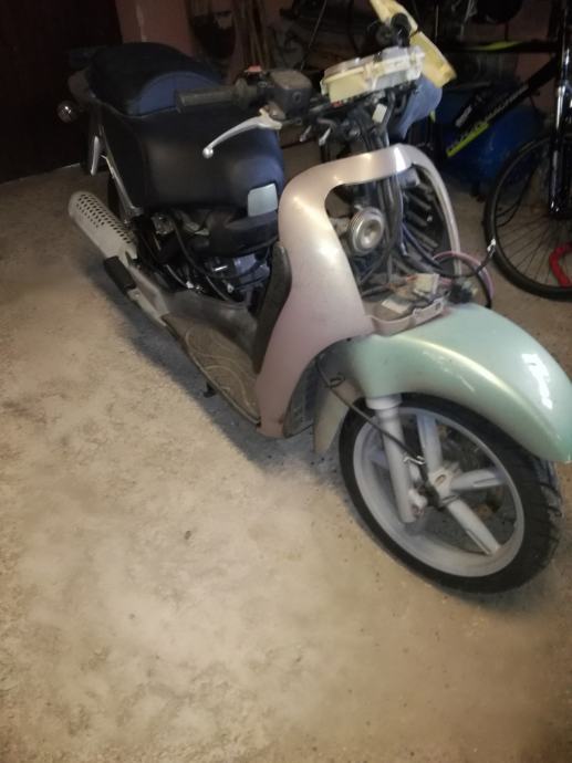 Aprilia Scarabeo 150 150 cm3, 2002 l.