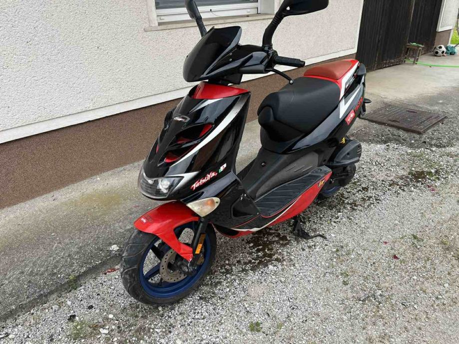 Aprilia SR 50 DITECH 49 cm3, 2002 l.