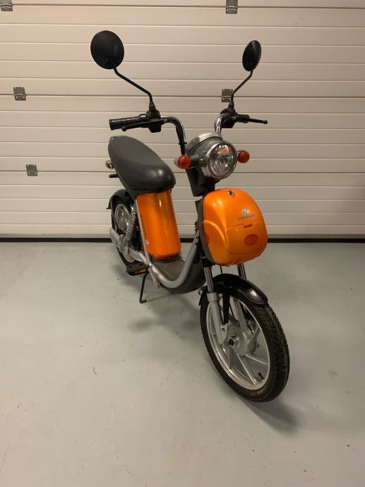 E-Skuter Alpha 25 km/h, 2013 l.