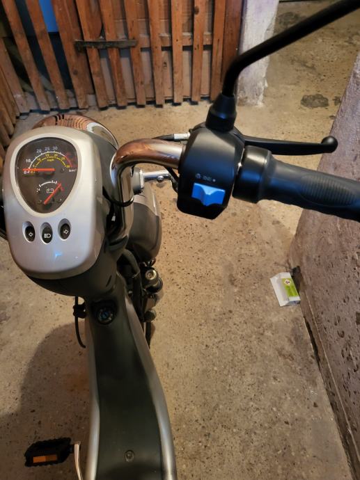 ELEKTRIČNI SKUTER ALPHA 25 KMH, 1915 l.