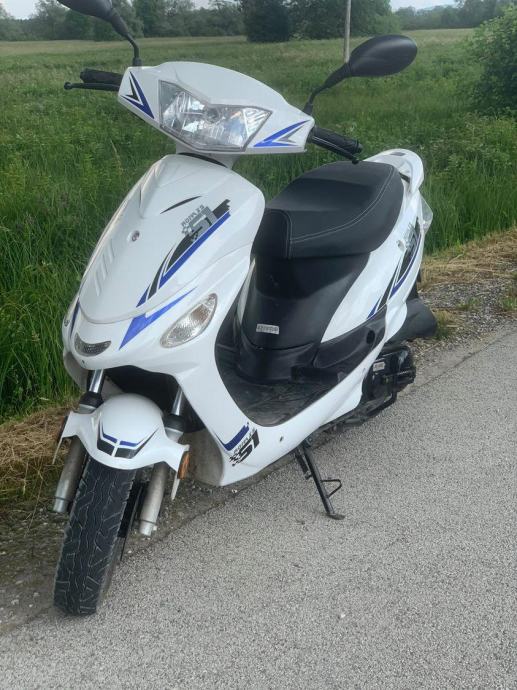 Skuter LONGIJA ROMA XS 50 4T 25kmh 49 cm3, 2021 l.