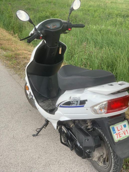 Skuter LONGIJA ROMA XS 50 4T 25kmh 49 cm3, 2021 l.