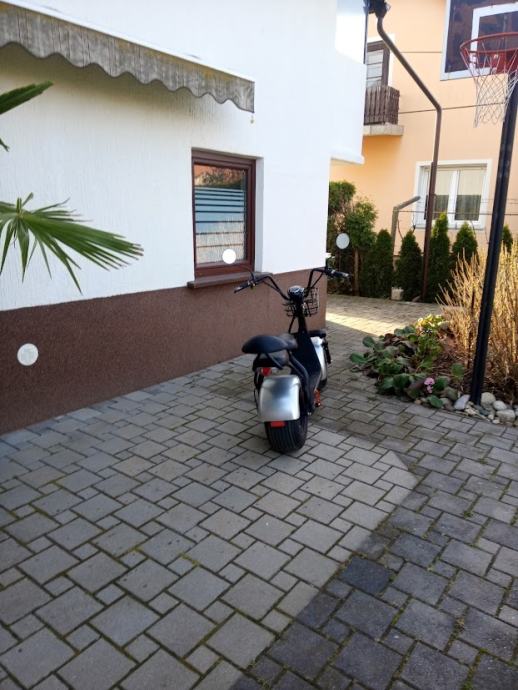 EVT Scooter EL.SKIRO DVOSED Znamke GFK 45 cm3, 2020 l.