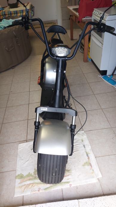 EVT Scooter EL.SKIRO DVOSED Znamke GFK 45 cm3, 2020 l.