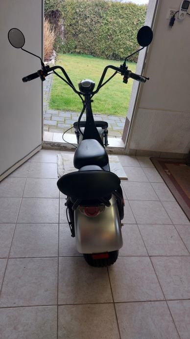 EVT Scooter EL.SKIRO DVOSED Znamke GFK 45 cm3, 2020 l.