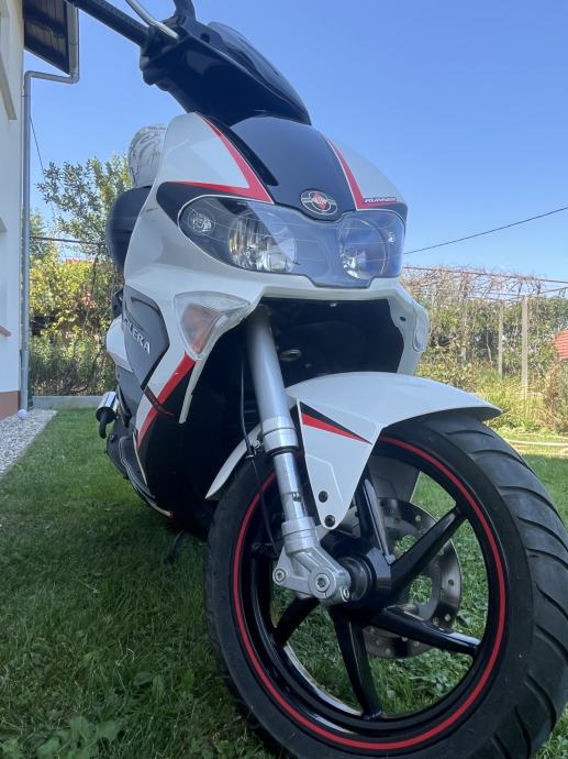Gilera C461-00 RUNNER RST 50 49 cm3, 2011 l.
