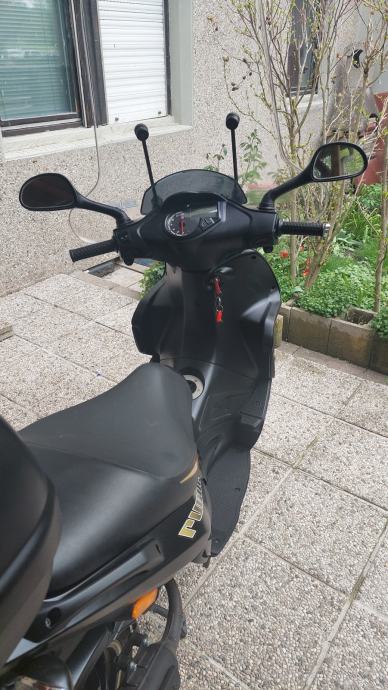 Gilera Runner RST 50 49 cm3, 2016 l.
