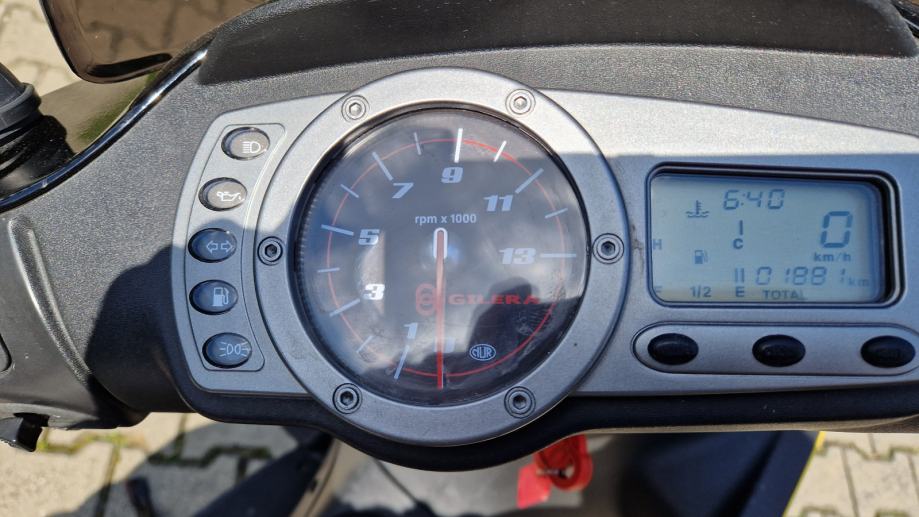 Gilera RUNNER RST 50 49 cm3, 2009 l.