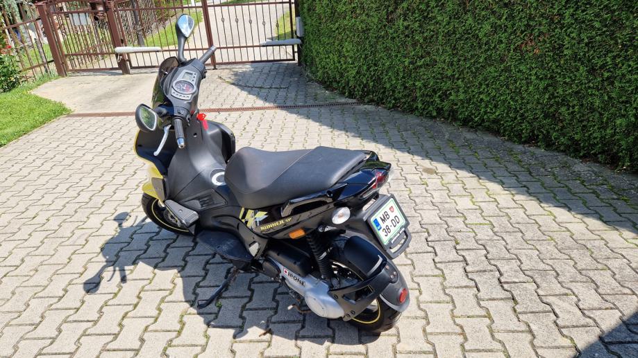 Gilera RUNNER RST 50 49 cm3, 2009 l.