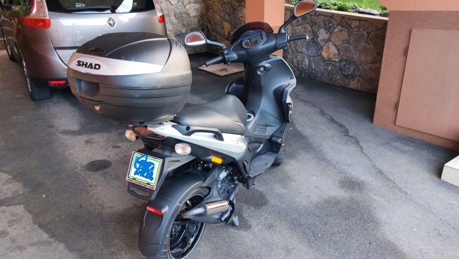 Gilera RUNNER RST 50 49 cm3, 2015 l.