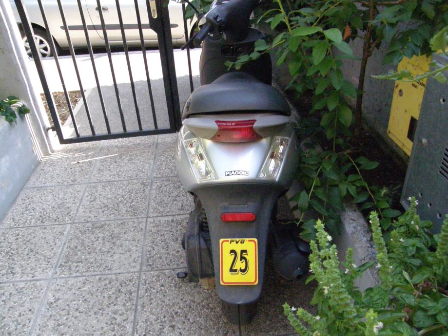Piaggio Zip 25 4T 50 cm3, 2009 l.