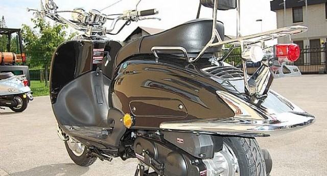 SCOOTER MESTNI SKUTER 25km h RETRO OBLIKA, 2021 l.