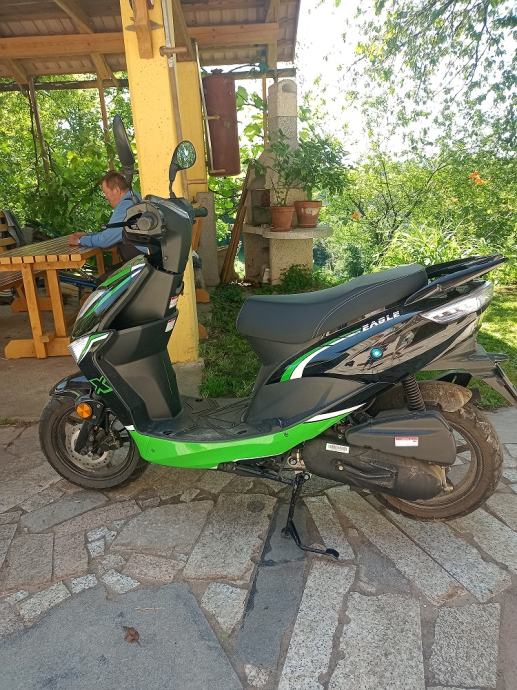 Skuter Longija 25km/h, 2022 l.