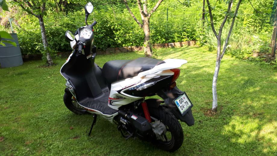 SKUTER LONGJIA FIREFOX 45 km/h 4T, 2019 l.