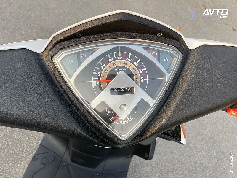 Skuter znen r8, cena ni zadnja, 2020 l.