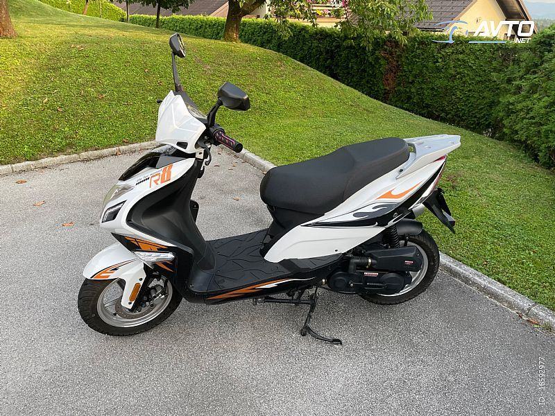 Skuter znen r8, cena ni zadnja, 2020 l.