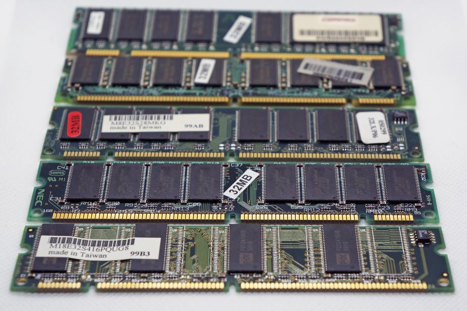 SDRAM 32MB
