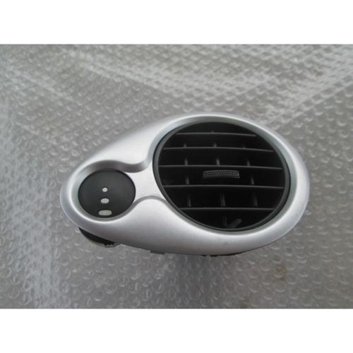 ODVOD ZRAKA OEM N. 7701061206 ORIGINAL REZERVNI DEL RENAULT CLIO BR0//