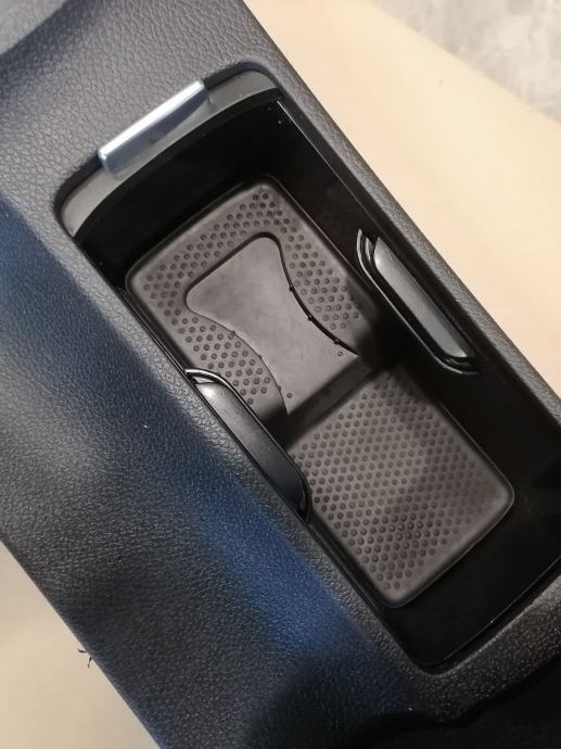 Vw Golf 6 naslon za roke 1K0862531A