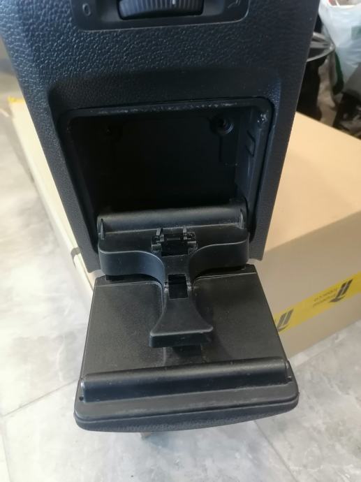 Vw Golf 6 naslon za roke 1K0862531A
