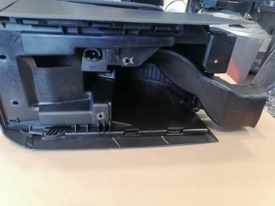 Vw Golf 6 naslon za roke 1K0862531A