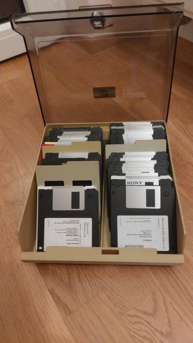 DISKETE FLOPPY (40 kom) + ŠKATLA