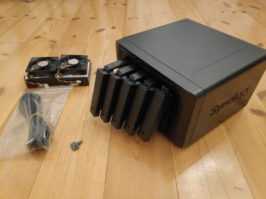 Synology DS1515+ 16GB RAM Intel CPU 64bit