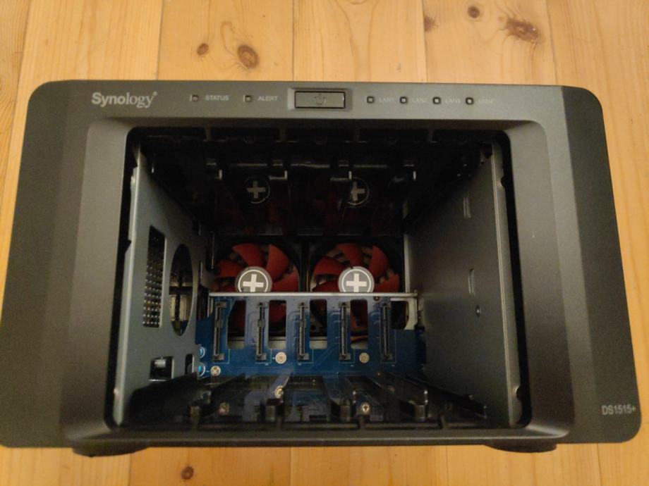 Synology DS1515+ 16GB RAM Intel CPU 64bit