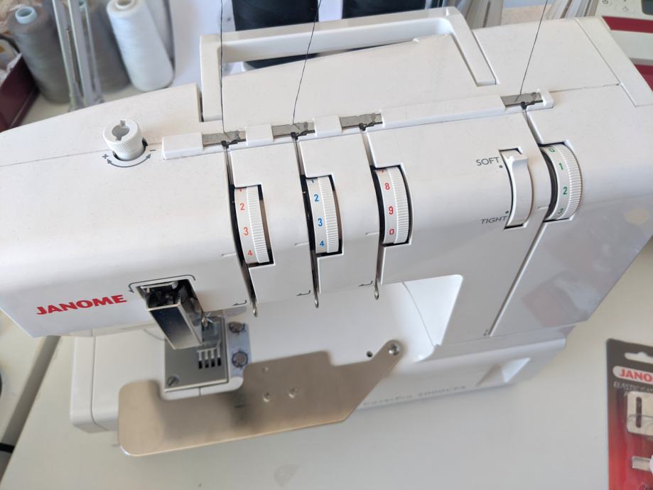 Coverlock Janome 2000cpx