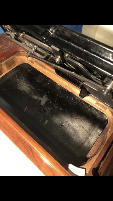 SINGER 48k ŠIVALNI STROJ