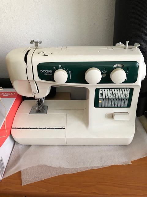 Šivalni stroj Brother PX-200