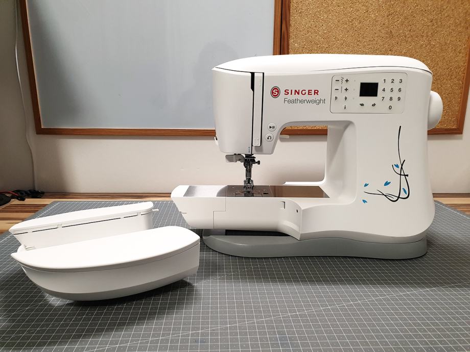 Šivalni stroj Singer Featherweight c240