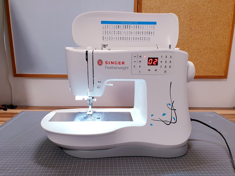 Šivalni stroj Singer Featherweight c240