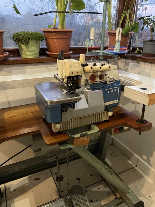 Industrijski overlock ( entlarica ) SINGER