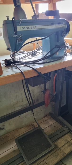 Prodam industrijski šivalni stroj Singer 20u