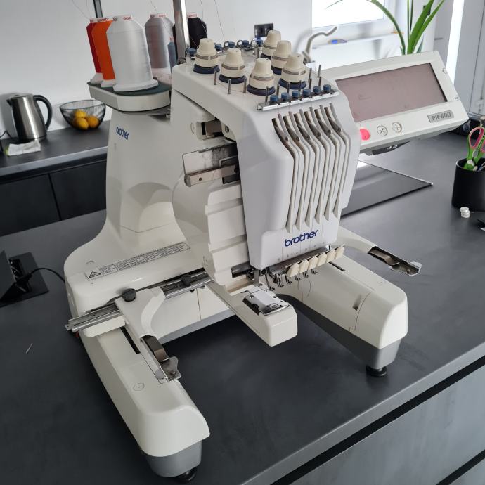Vezilni stroj Brother PR-600