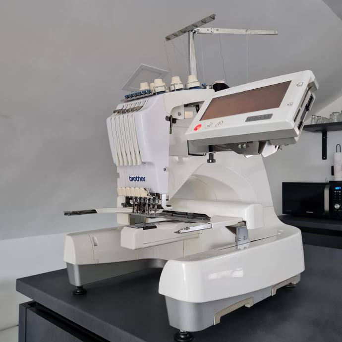 Vezilni stroj Brother PR-600