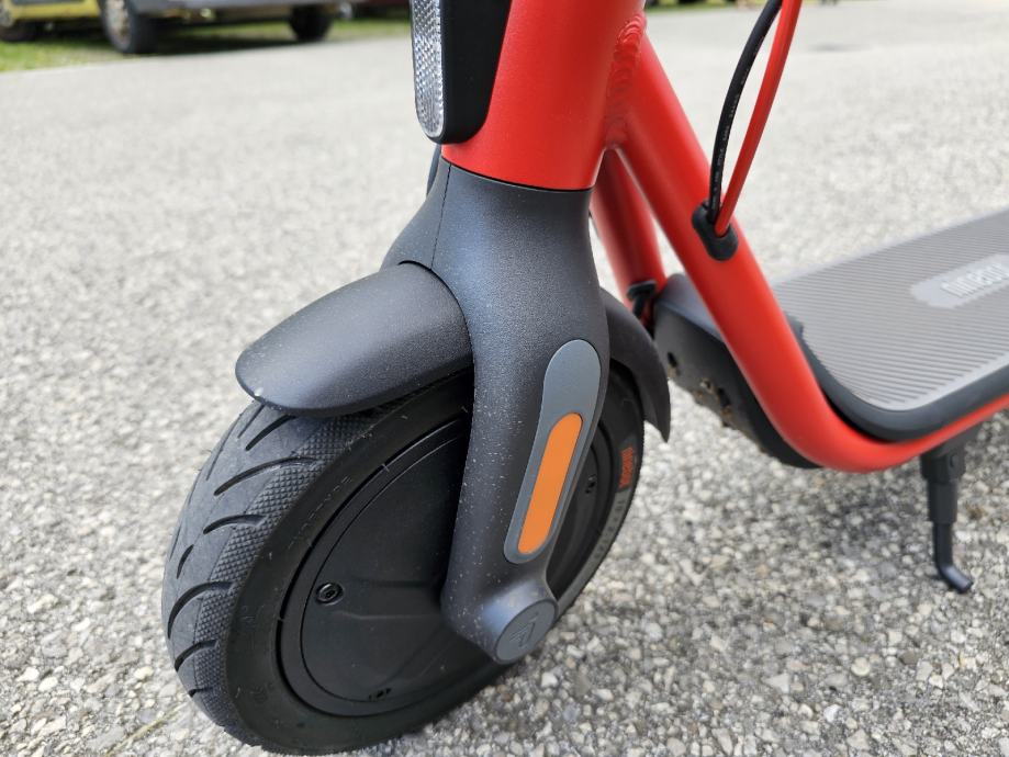 Električni skiro, Segway Ninebot Kickscooter D38E, črno-rdeč