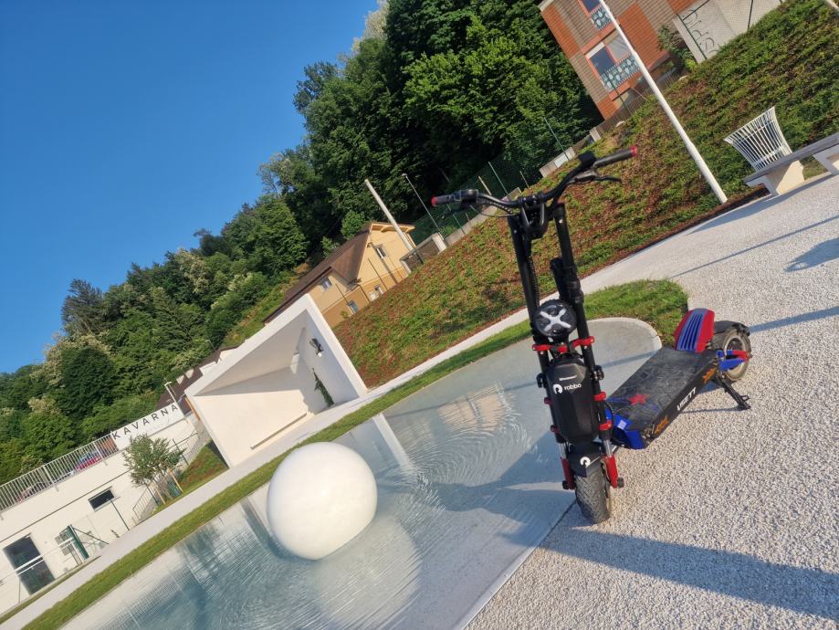 Električni skiro Vsett 11+ samo 380 km