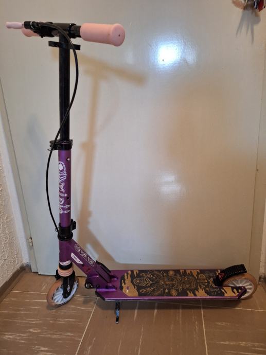 Lepo ohranjen brezhiben skiro OXELO